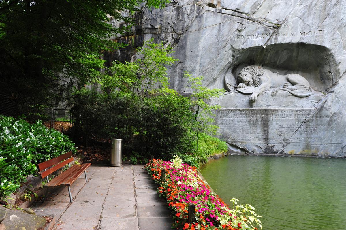 El león de Lucerna, la estatua más triste del mundo que guarda una ...