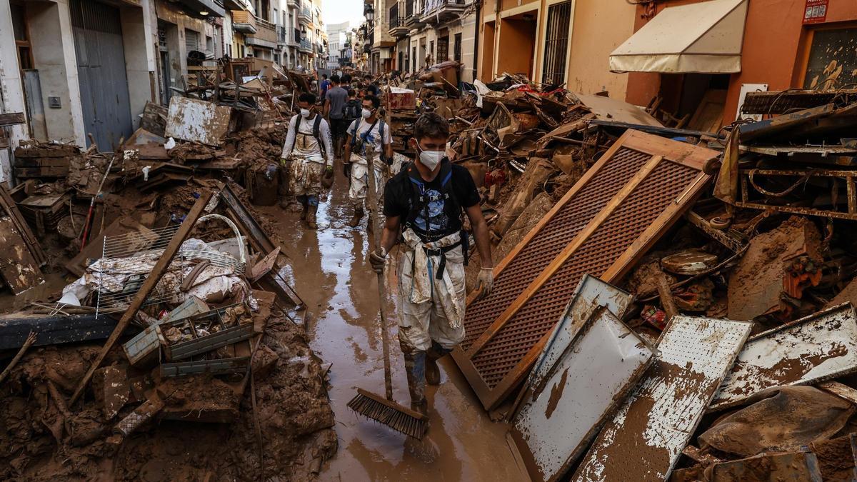 DANA en València | El barrio más pobre de España se vuelca con los ...