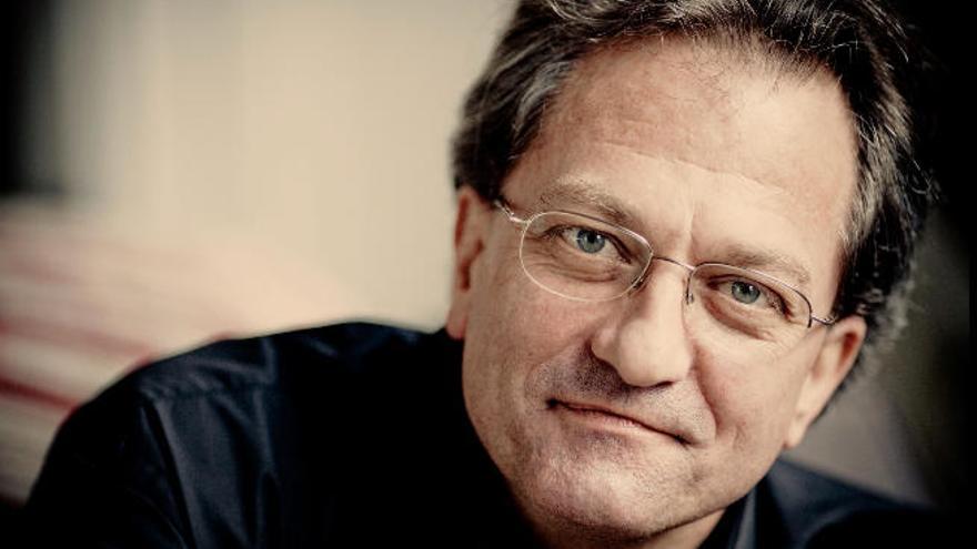 Korsten dirige a la OFGC en un viaje por el mundo sinfónico de Mozart y ...