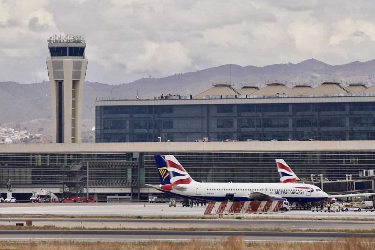 El aeropuerto de Málaga operará este fin de semana 1.285 vuelos, el 63% ...