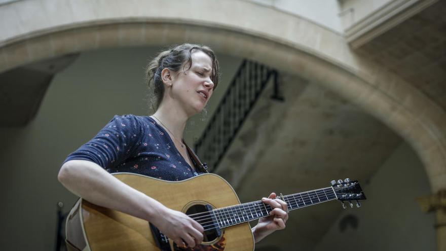 El trío Vera van Heeringen trae a Palma su acústica íntima en un ...