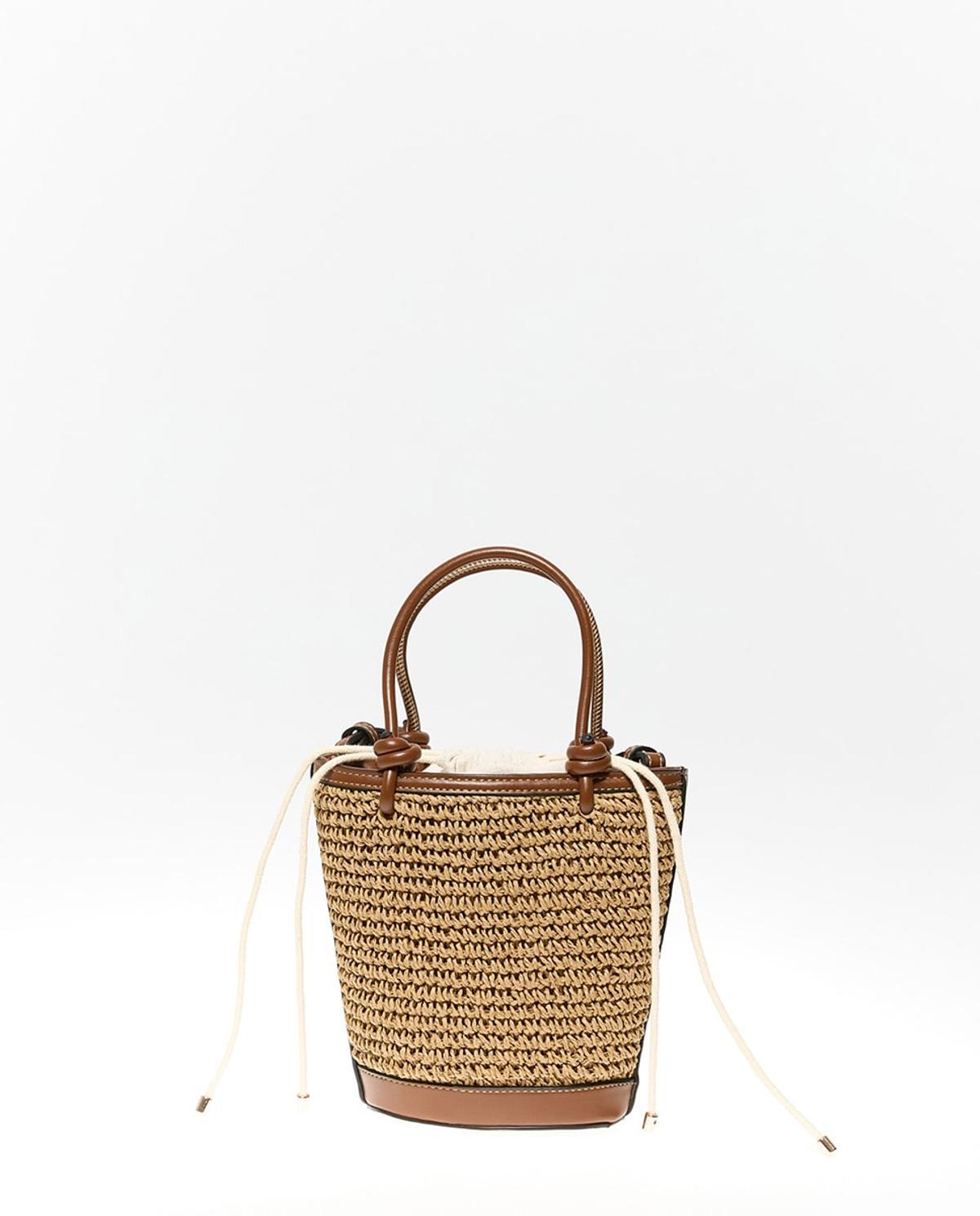 Arrasan en ventas en Sfera los bolsos de rafia más especiales para ...