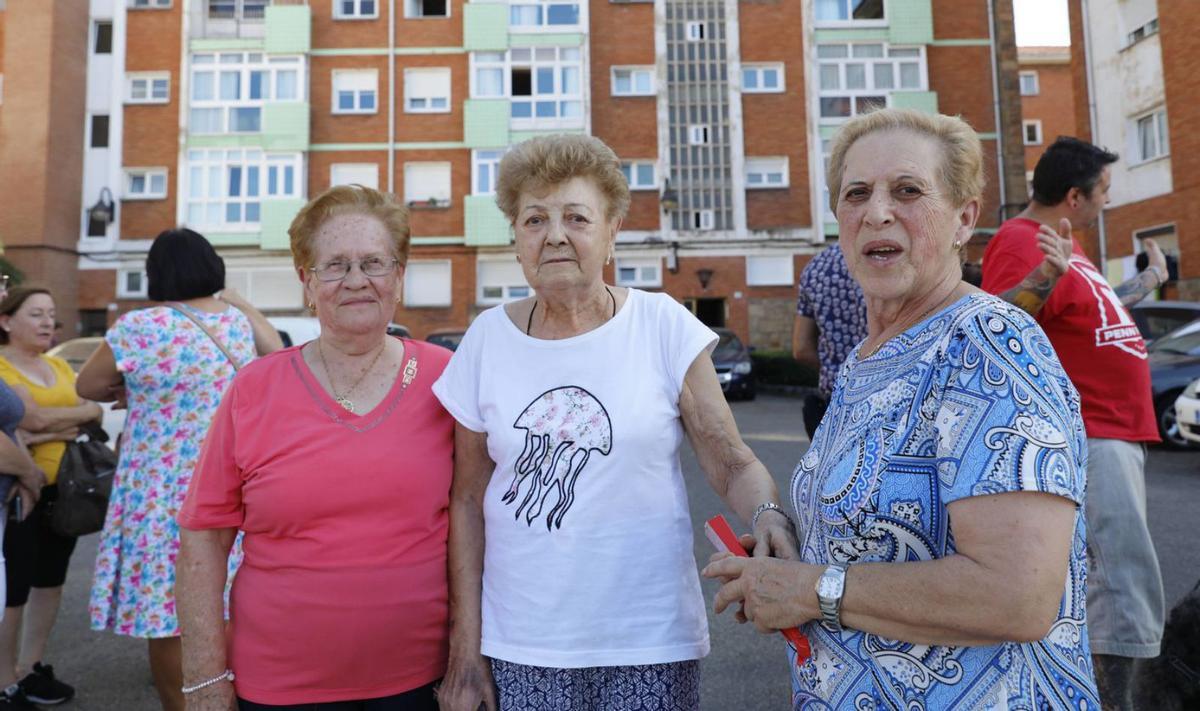 Los vecinos de la Sindical de Contrueces, "hartos" de esperar por su ...