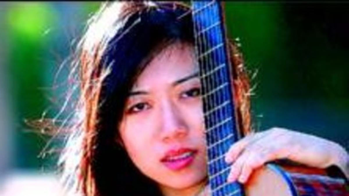 La virtuosa de la guitarra clásica Xuefei Yang actúa en el Auditori ...