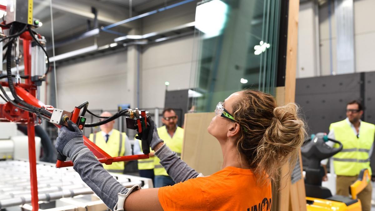 Empresas en Málaga: Lumon comienza la producción en su nueva fábrica de ...