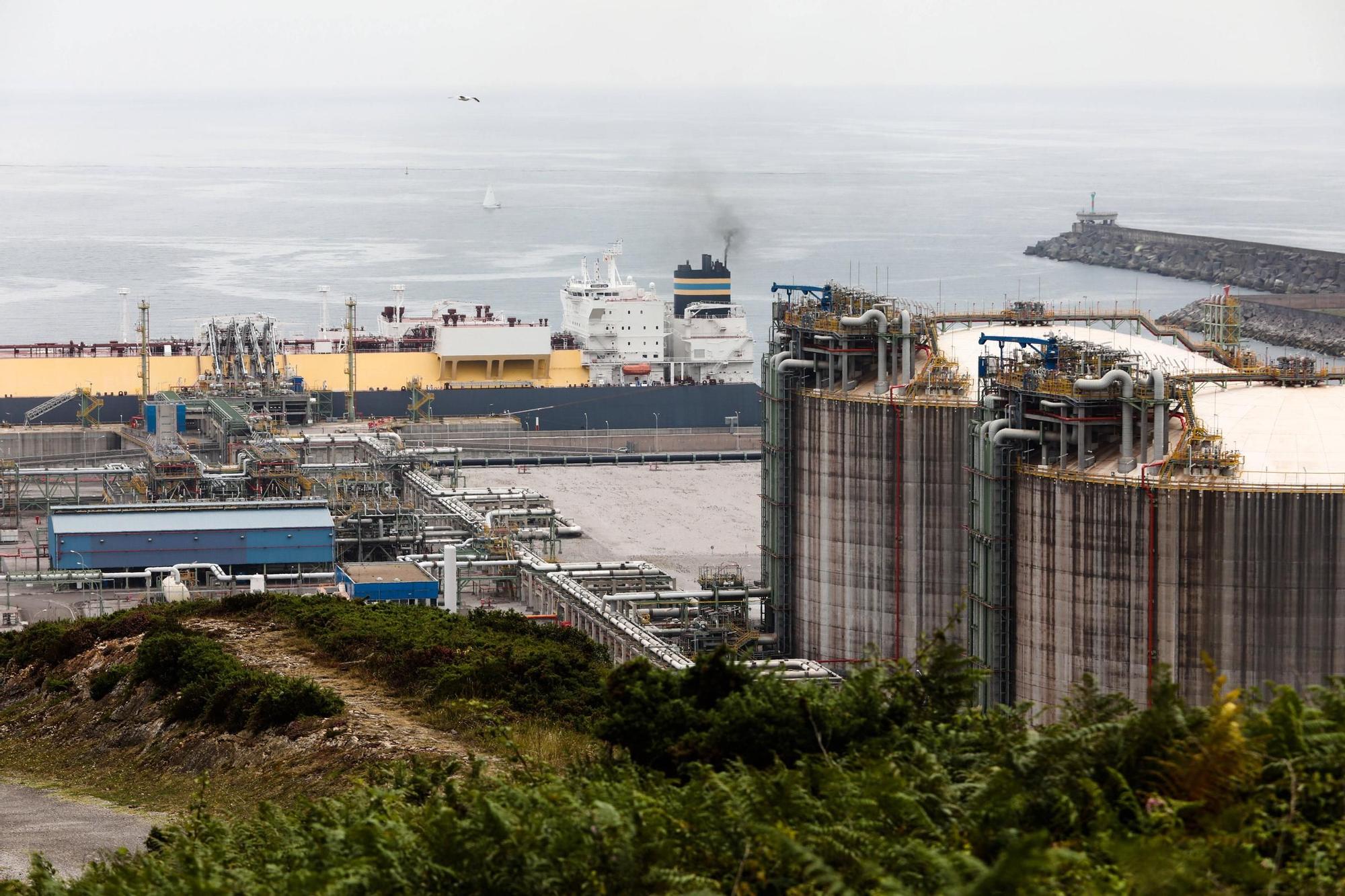 Llega a El Musel el segundo barco para culminar la activación de los ...