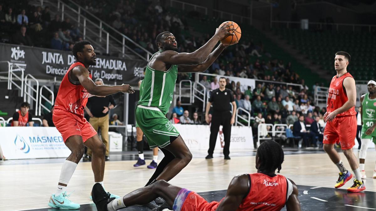 CÁCERES BALONCESTO | Jacinto Carbajal pone en valor la "competitividad ...