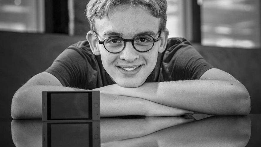 Gabriel Rochet: "Les xarxes socials creen un bucle d’infelicitat"