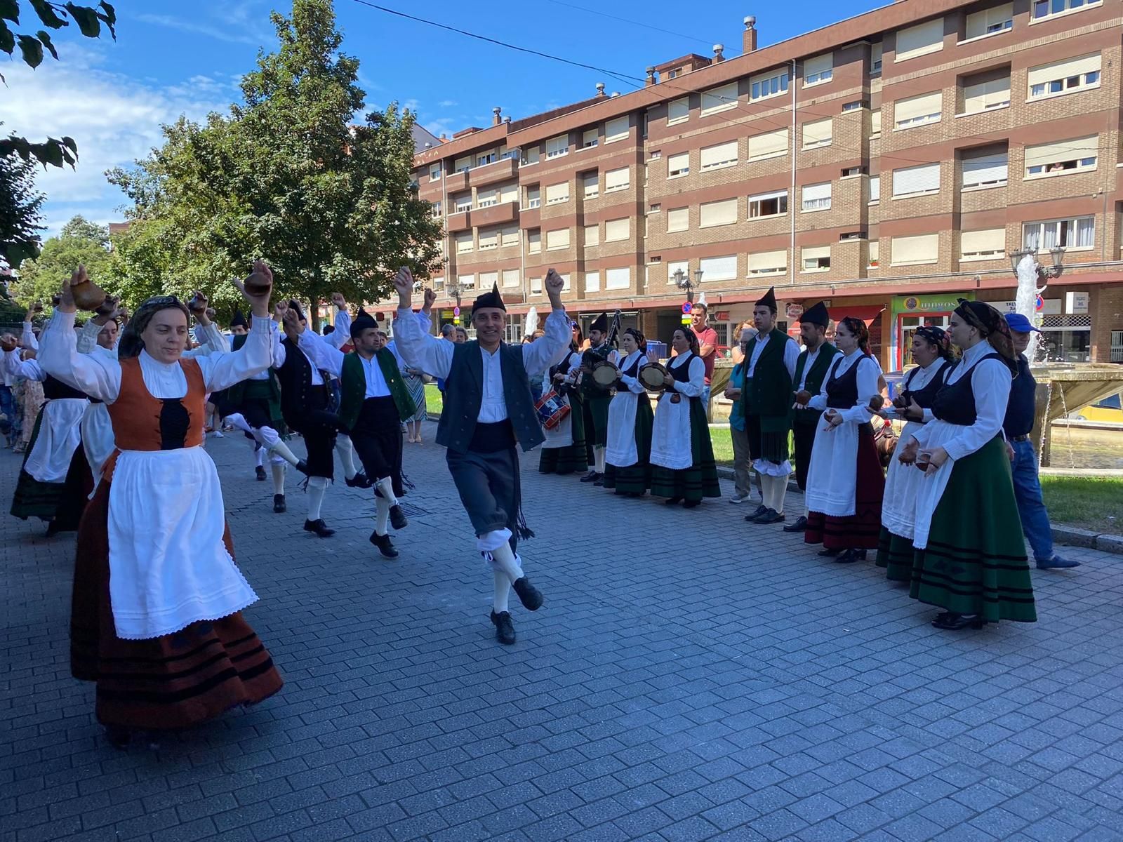 "El Piñote" de Argüelles, 45 años al son asturiano