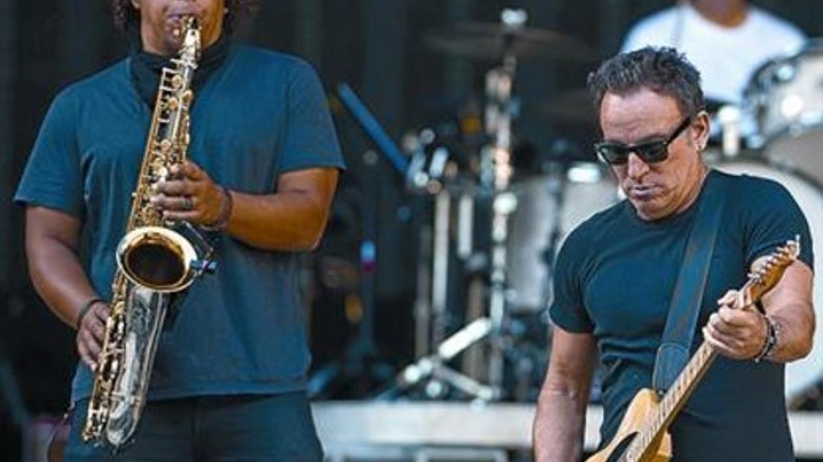 Jake Clemons rinde honores a su tío Clarence - El Periódico