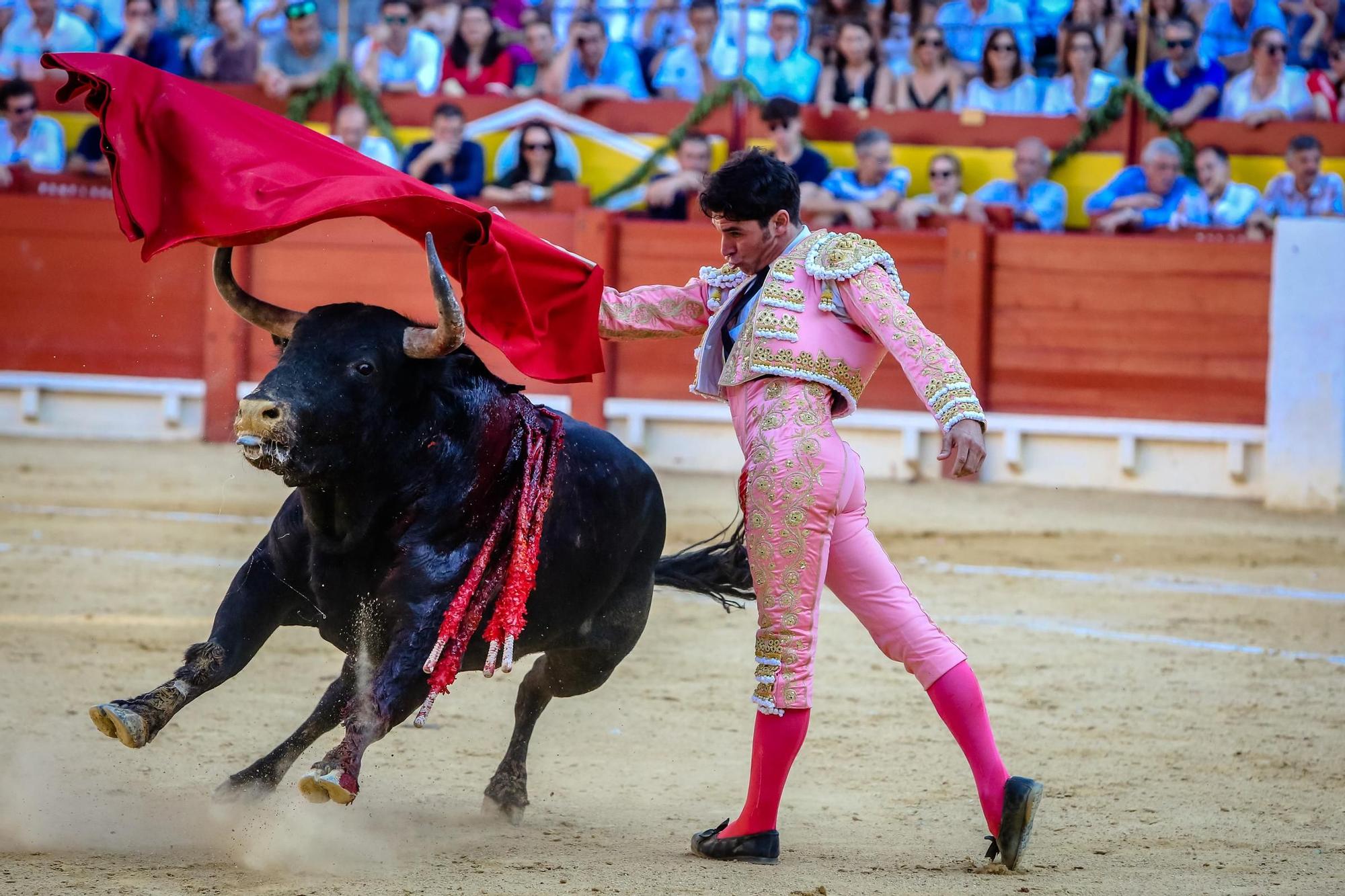 Tarde de toros en Alicante con Cayetano, Rivera Ordoñez y Emilio de Justo