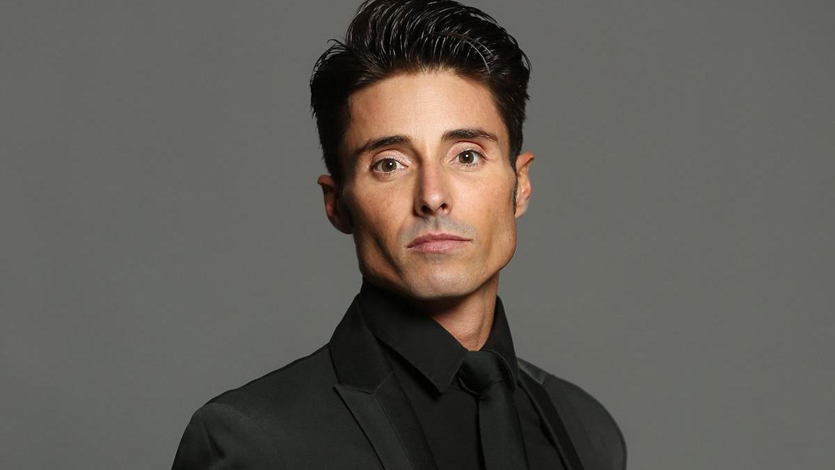 ENTREVISTA AARON COBOS | Aaron Cobos: "Trabajar con Antonio Banderas es ...