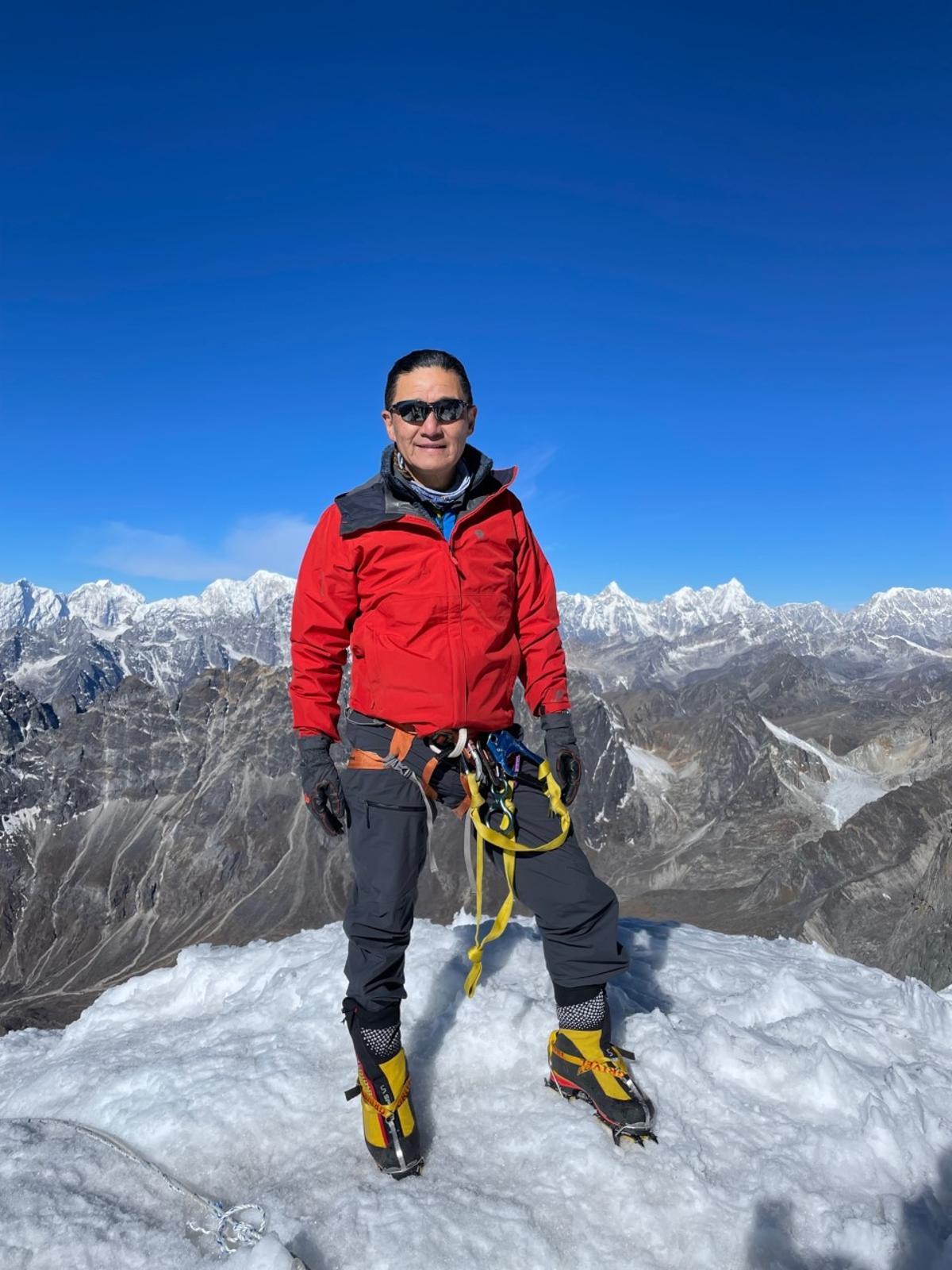 Jamling Tenzing Norgay sigue los pasos de su padre, el primero en ...