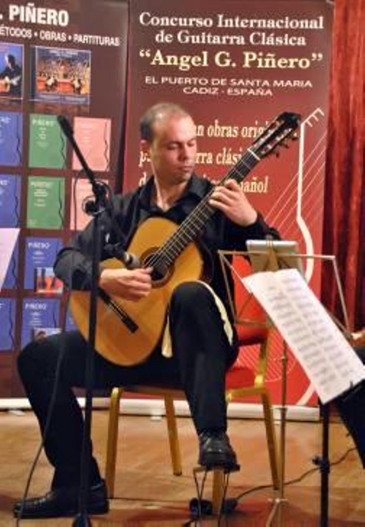 Esteve Aranda gana el premio de guitarra Angel G. Piñero