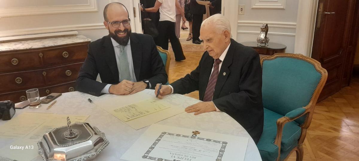 Benito Blanco, caballero de la Orden de Isabel la Católica