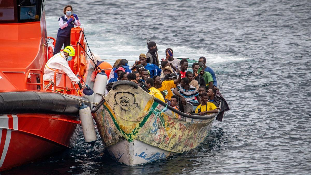 MIGRACIÓN CANARIAS | Salvamento Marítimo rescata en El Hierro a 403 ...