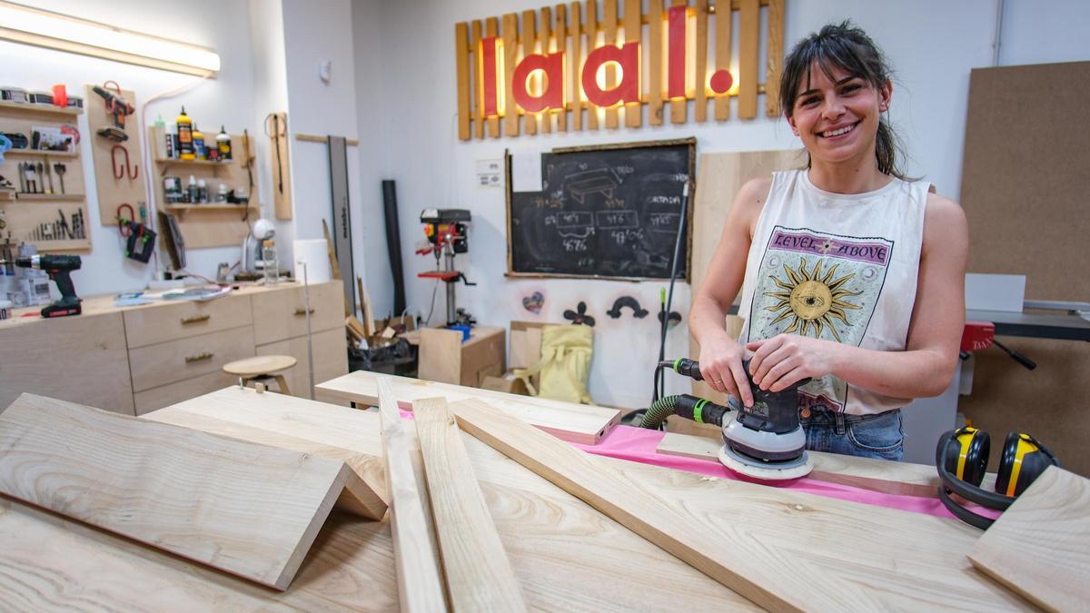 Isabel Obreo, ebanista pacense: "Cada mueble es único"