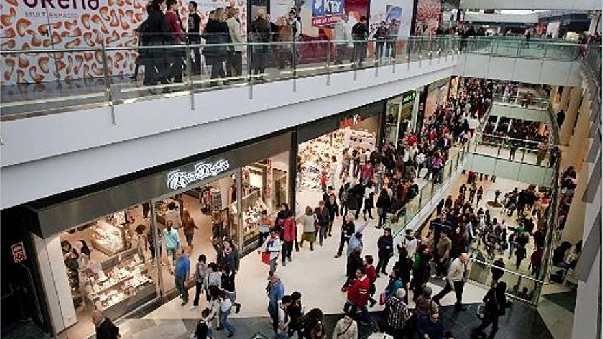 Valencia | Miles de personas llenan Arena en su primer día