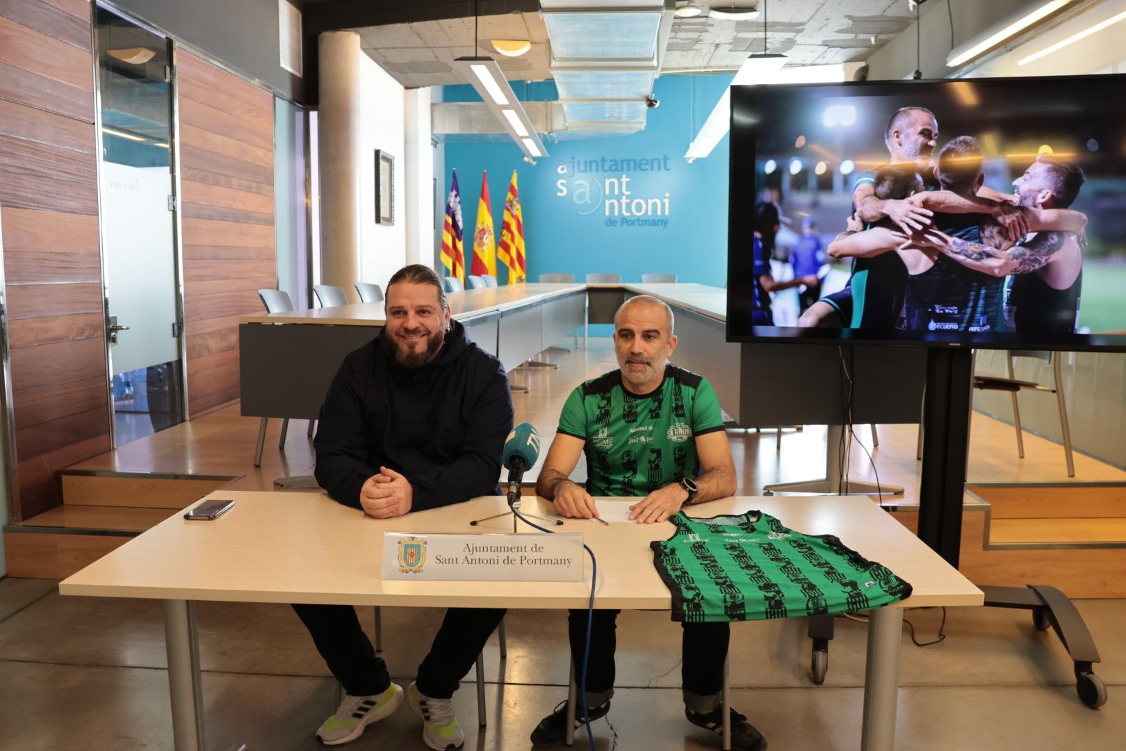 Atletismo Ibiza: El Club Atletismo Sa Raval presenta la camiseta ...
