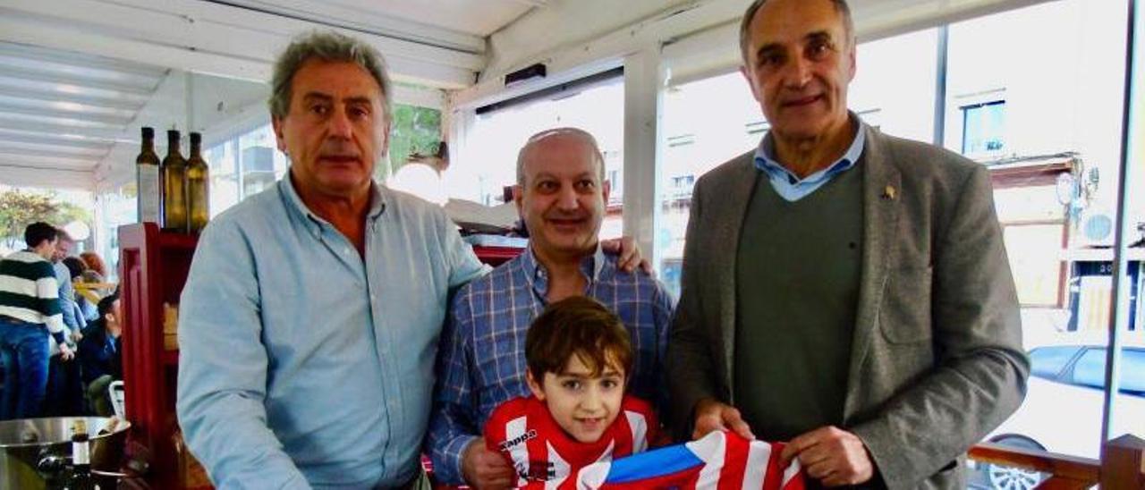 La peña Real Sporting en Madrid celebra media vida de rojiblanco