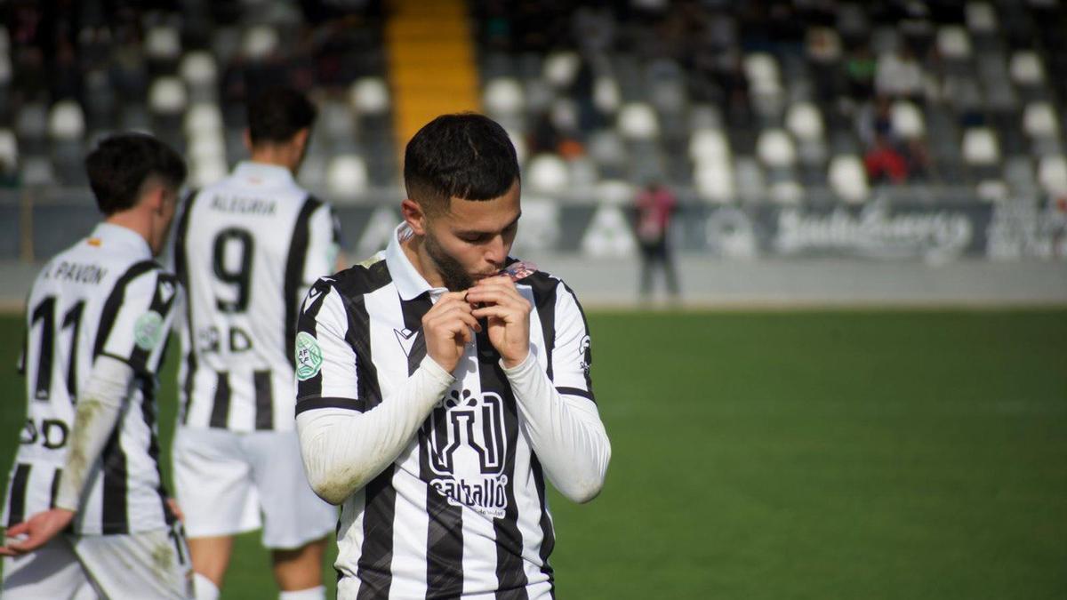 El Badajoz comienza el año con victoria y se asoma al playoff