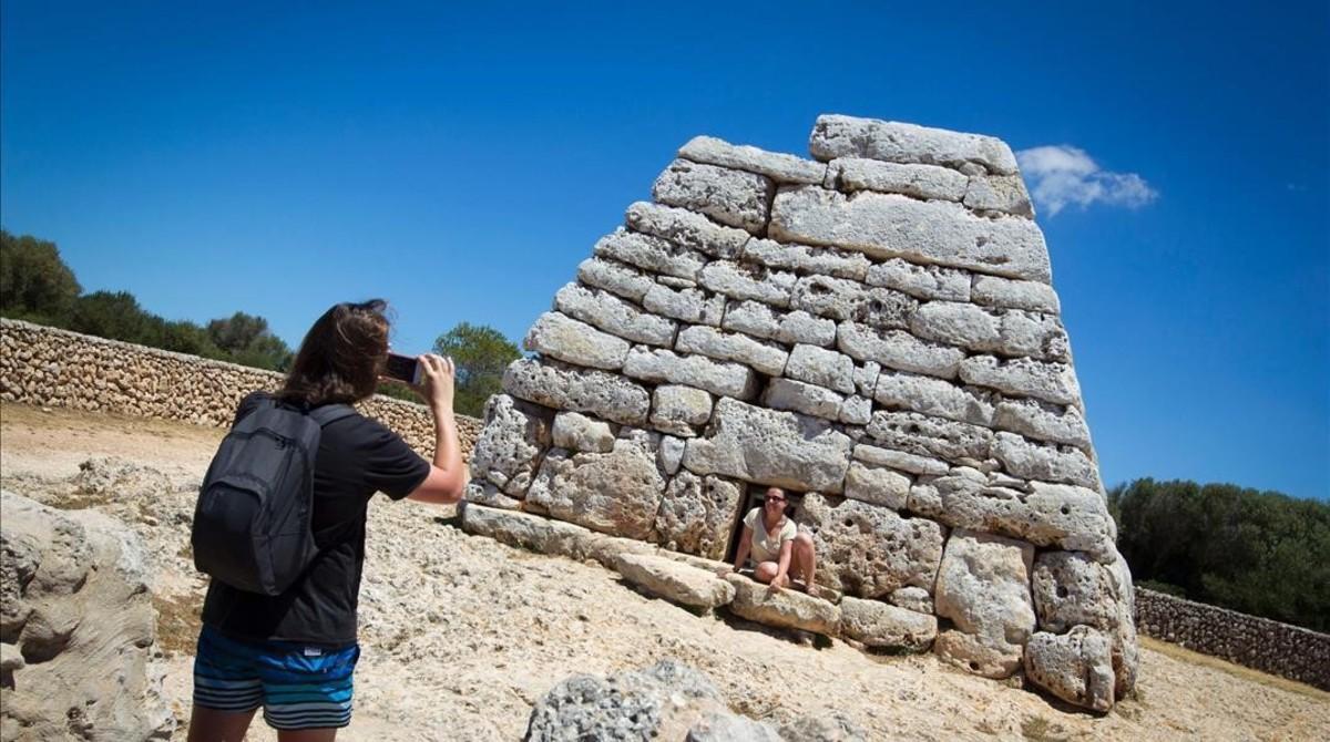 Pintadas en el principal monumento neolítico de Menorca