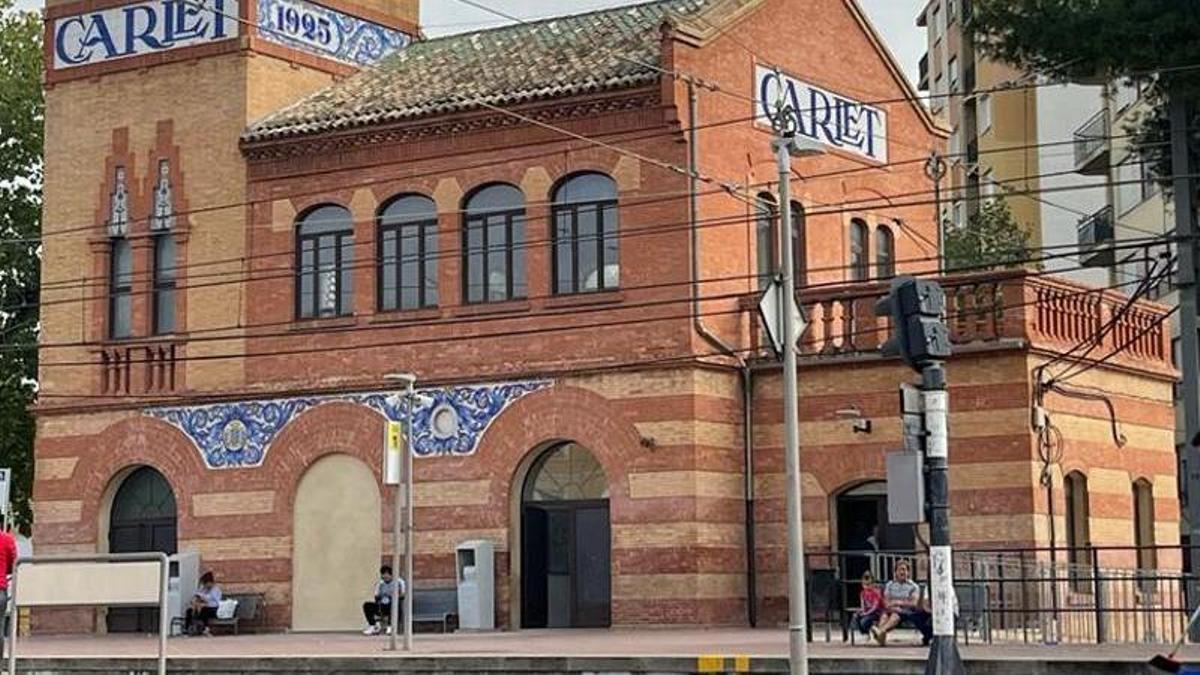 El PP critica el tapiado del edificio protegido de la vieja estación de Carlet