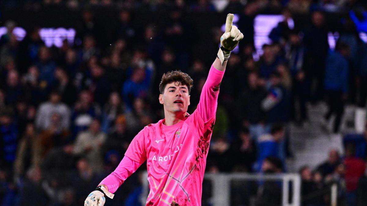 Edoardo Motta, de desaparecido en la Serie B a parar cuatro penaltis y ...