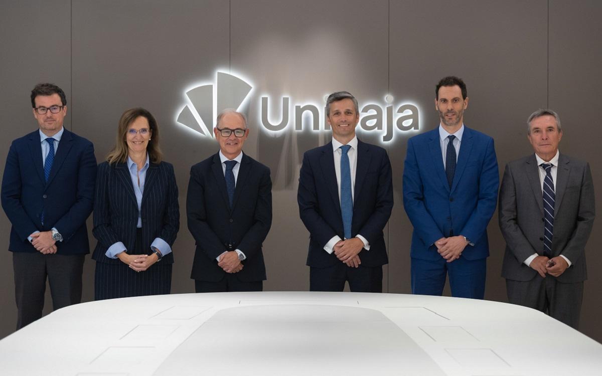 UNICAJA BANCO | Unicaja se alía con DXC Technology para acelerar su ...