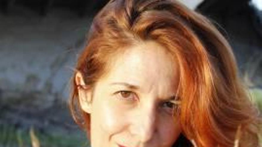 La escritora Empar Ferrer presenta su libro en el Mercat del Riurau