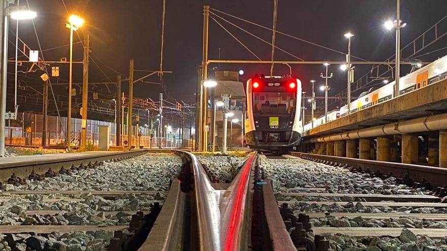 Un coche cae a vías del tren y corta la circulación de FGC entre Lleida ...