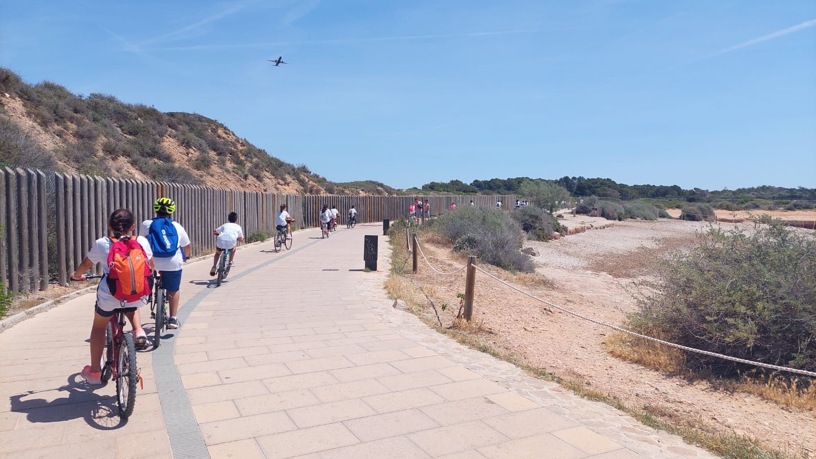 Los niños del Coll d'en Rabassa de Palma se suben a la 'bici' y se unen ...