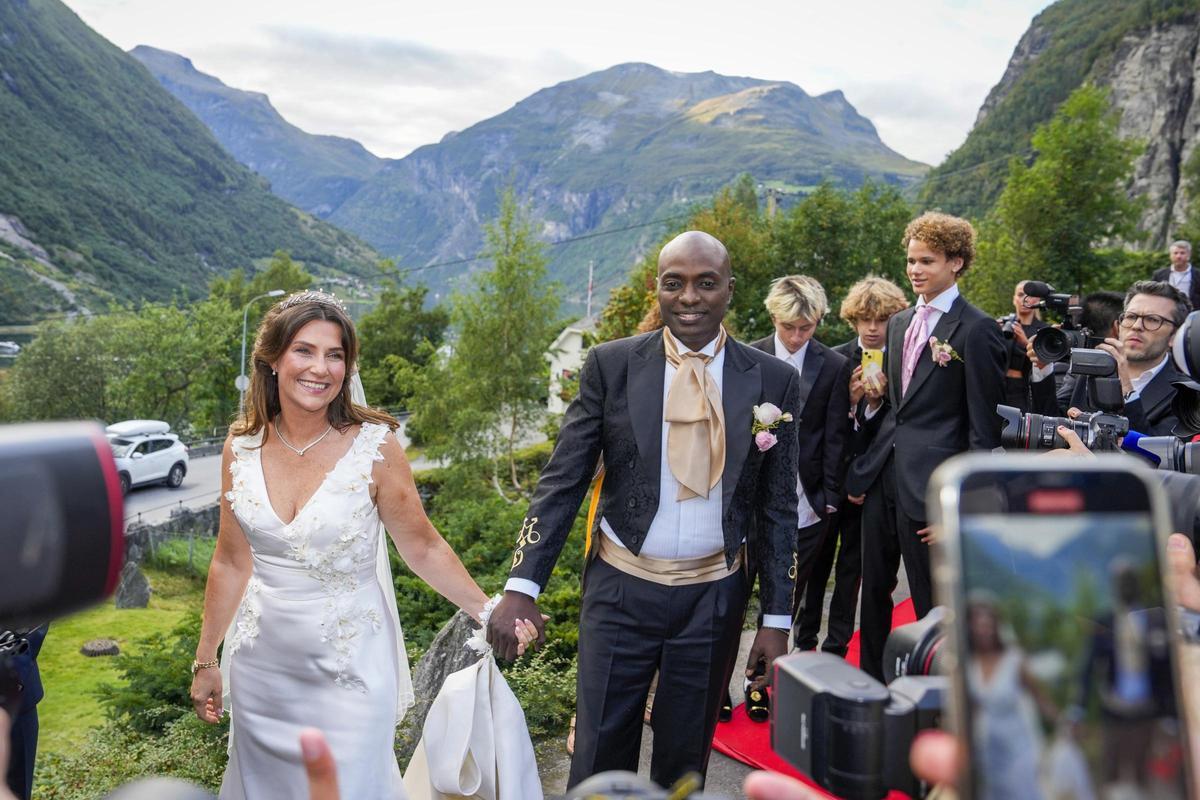 La boda de la princesa Marta Luisa de Noruega y el chamán Durek Verrett ...