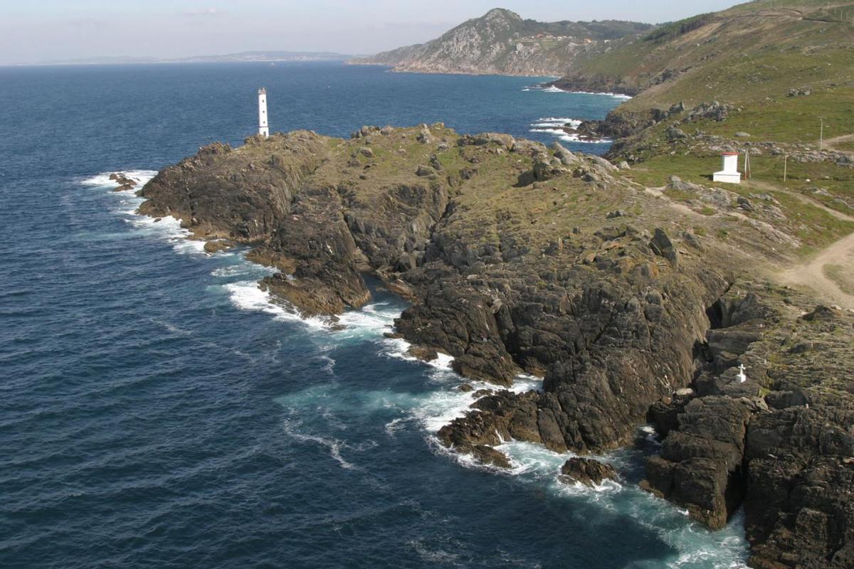 CABO HOME EN LAS RÍAS BAIXAS I Tres faros, un mirador con una caracola ...