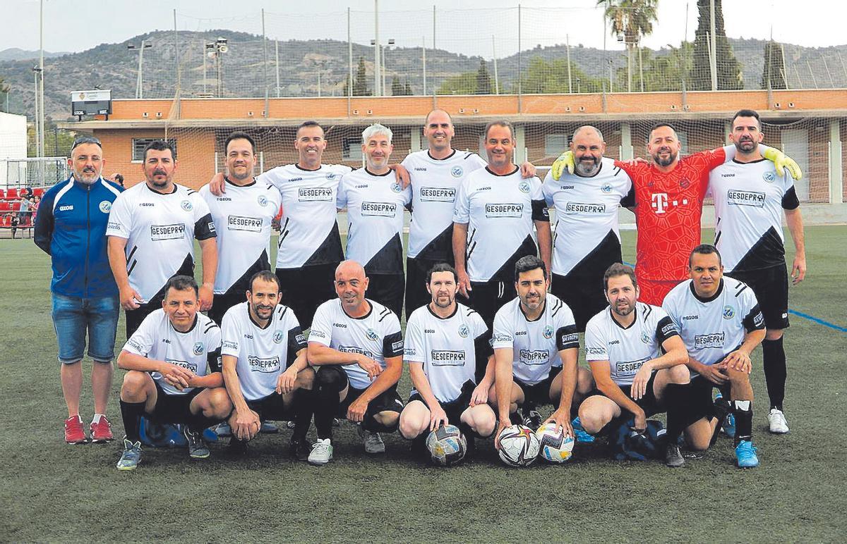 Fútbol de Veteranos | El Ripollés-Gesdepro remonta tras ir por debajo ...