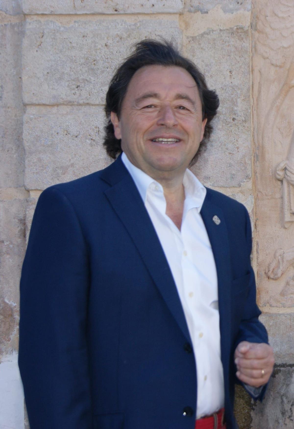 Corell asegura no tener preferencias para pactar con PSOE o PP en Turís