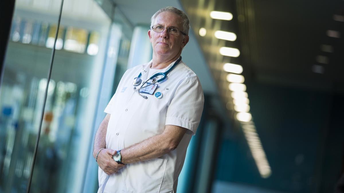 Hernando Knobel: «Preocupa menos tener VIH que sufrir diabetes»