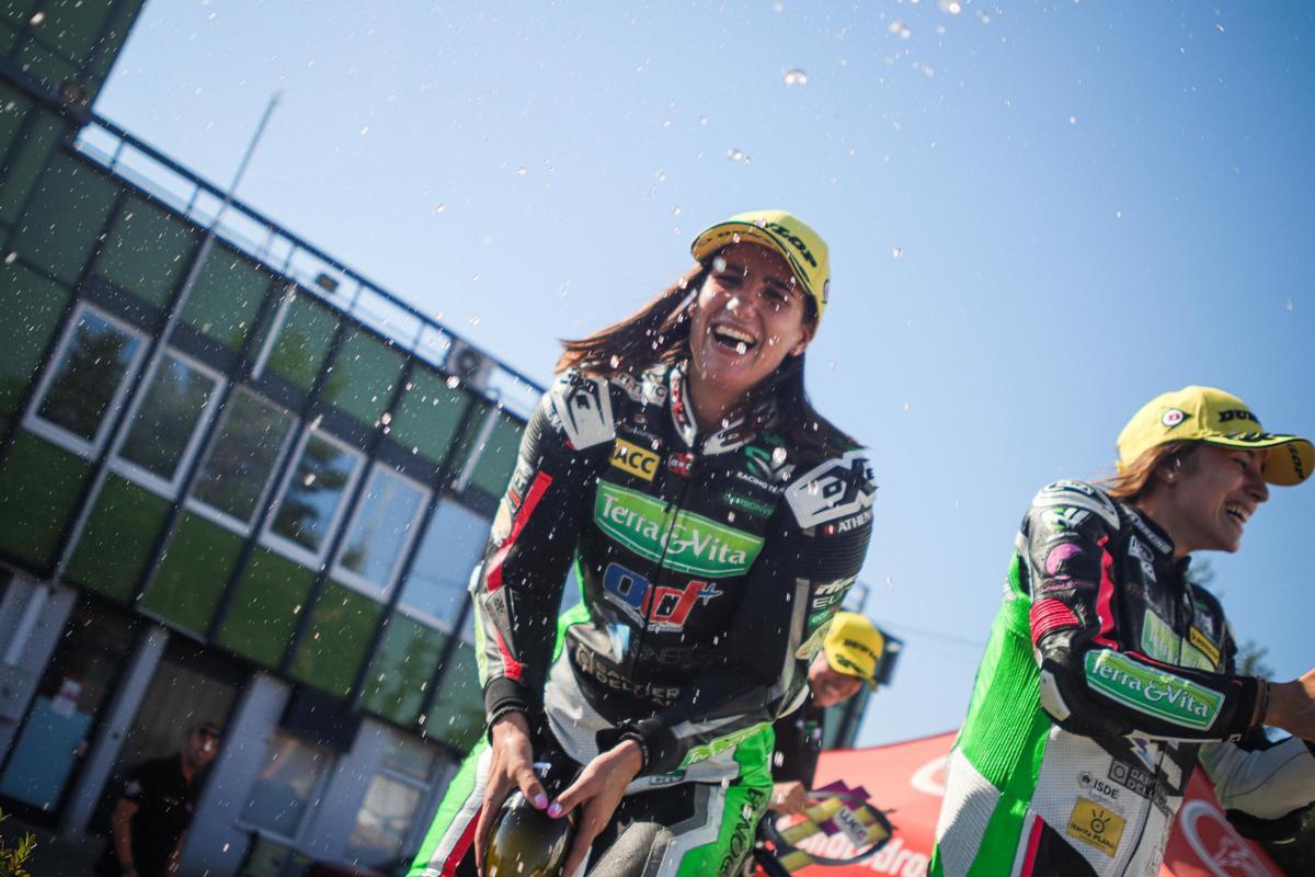 Sara Sánchez, piloto del mundial femenino de motociclismo: "Si las niñas no ven mujeres que ...