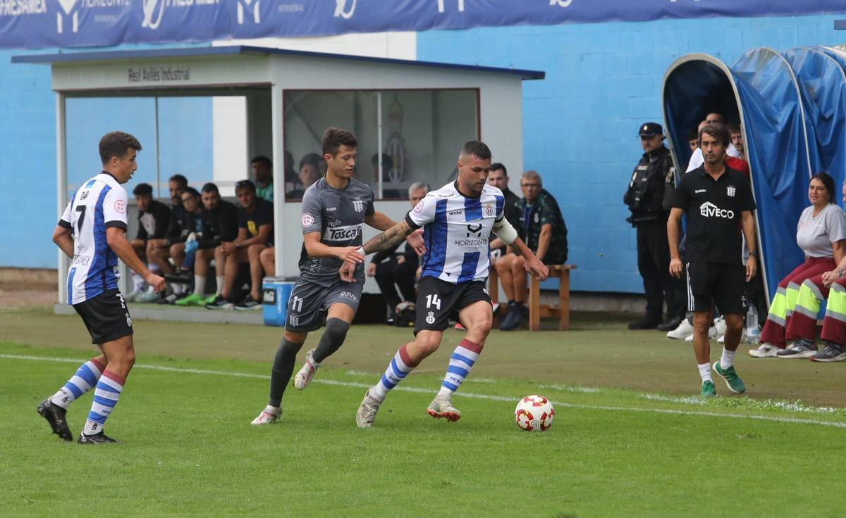 EN IMÁGENES: Así fue la victoria del Avilés ante el Praviano
