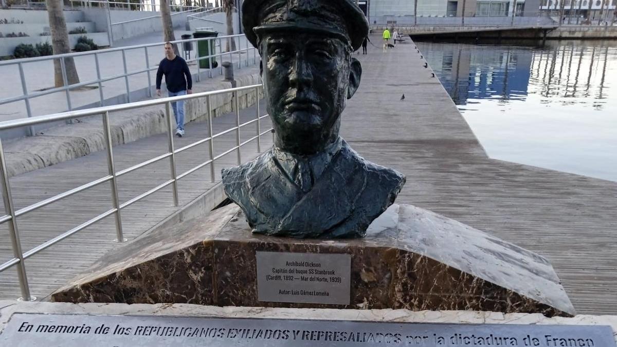 PINTADA NAZI PUERTO ALICANTE: El Puerto de Alicante limpia la pintada de una esvástica nazi del ...