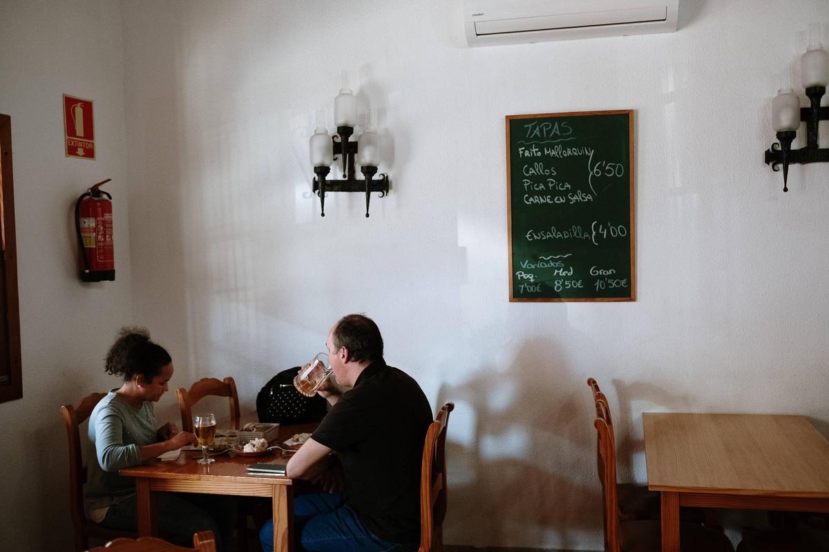 BARES EN PALMA DE MALLORCA | Can Dalmau, el bar normal que todos ...