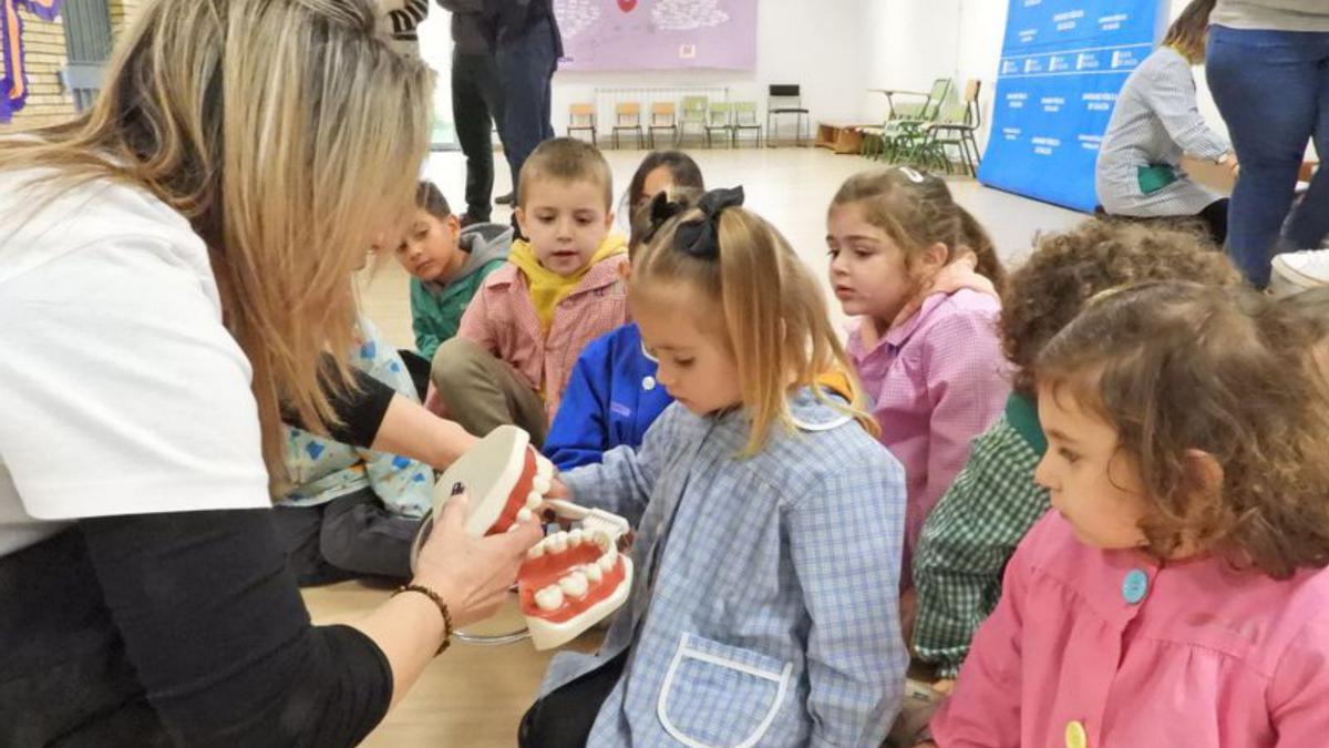 Lecciones en el ‘cole’ para cuidar la salud de dientes y boca - Faro de ...