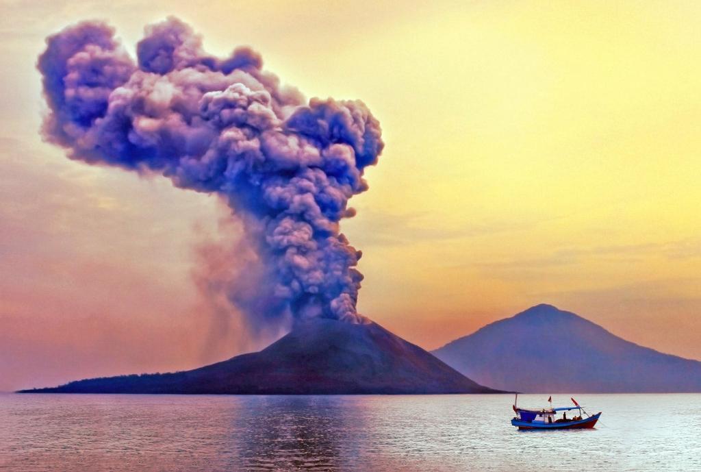 La gran belleza: el Krakatoa y otros 20 volcanes indonesios - Viajar