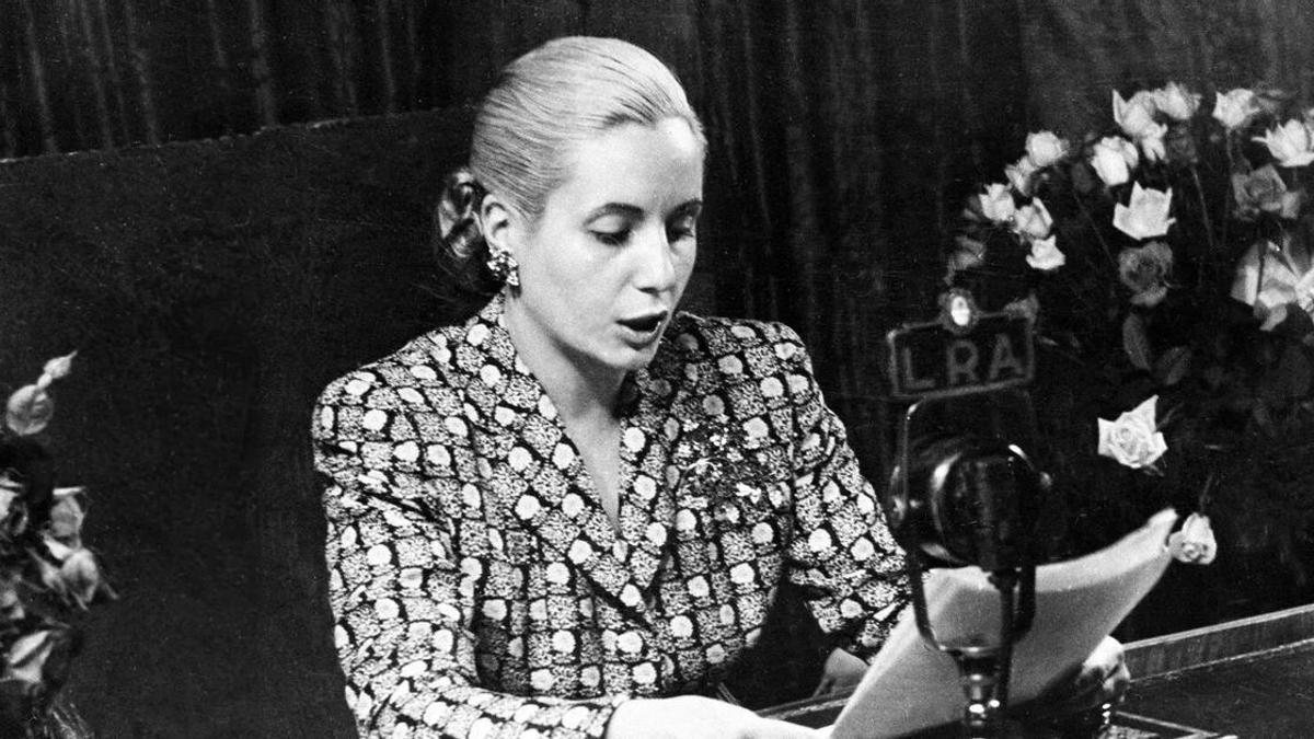 LITERATURA | La batalla de Eva Perón a través de la moda