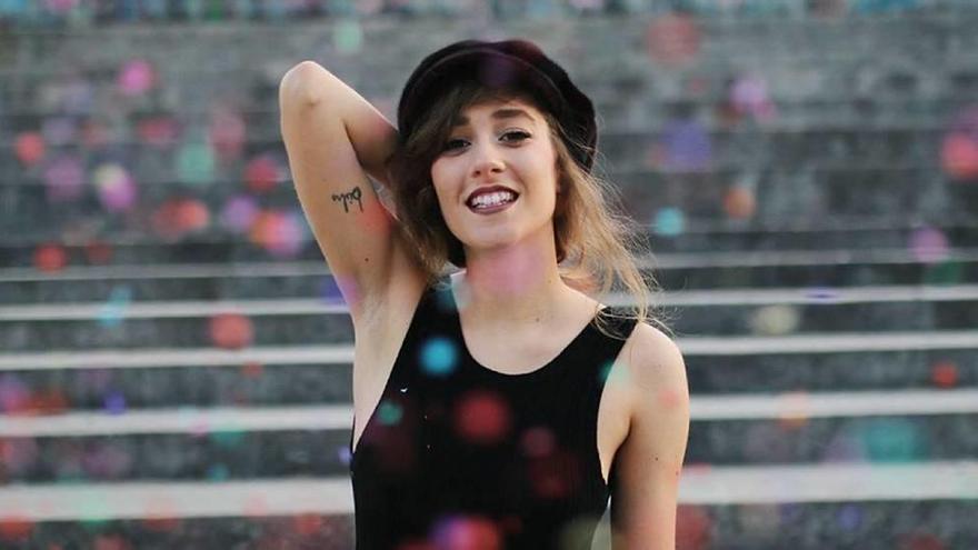 La poeta gaditana Sara Búho recitará su nuevo poemario en Blanca