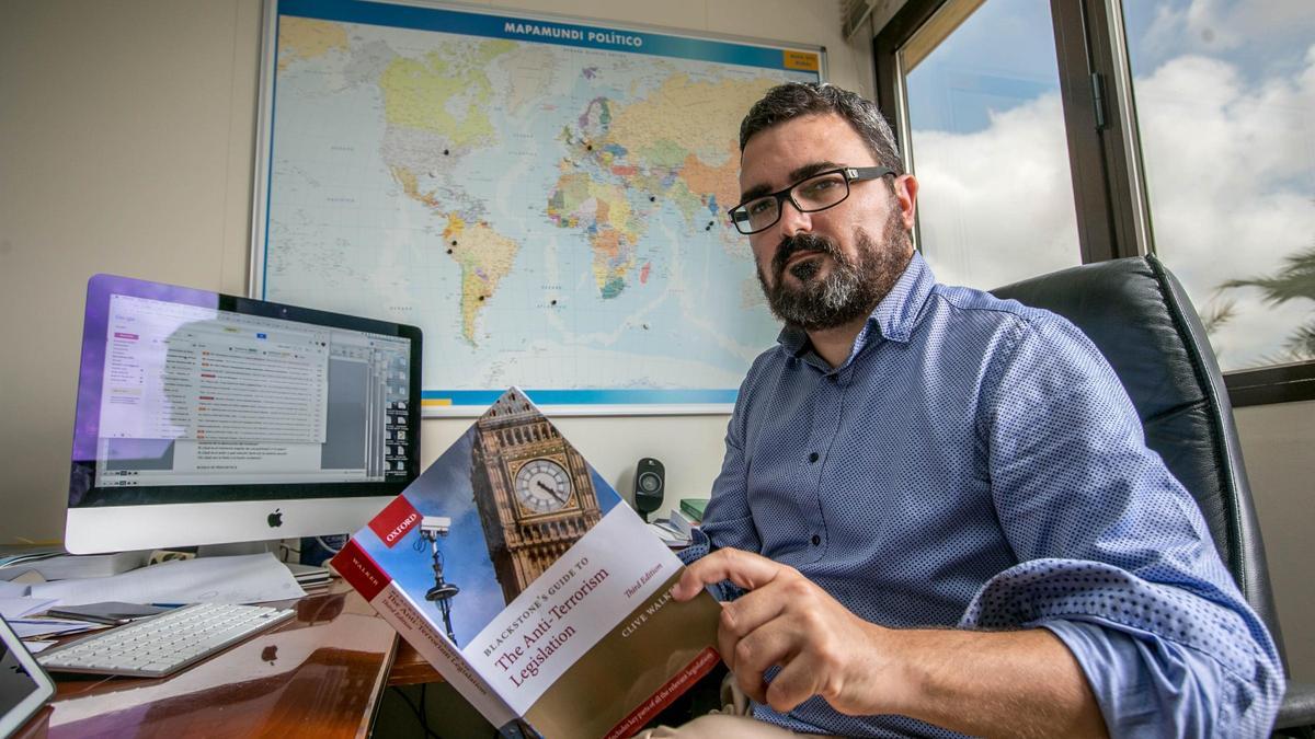 Un profesor de la UMH, Fernando Miró, miembro ejecutivo de la Junta ...