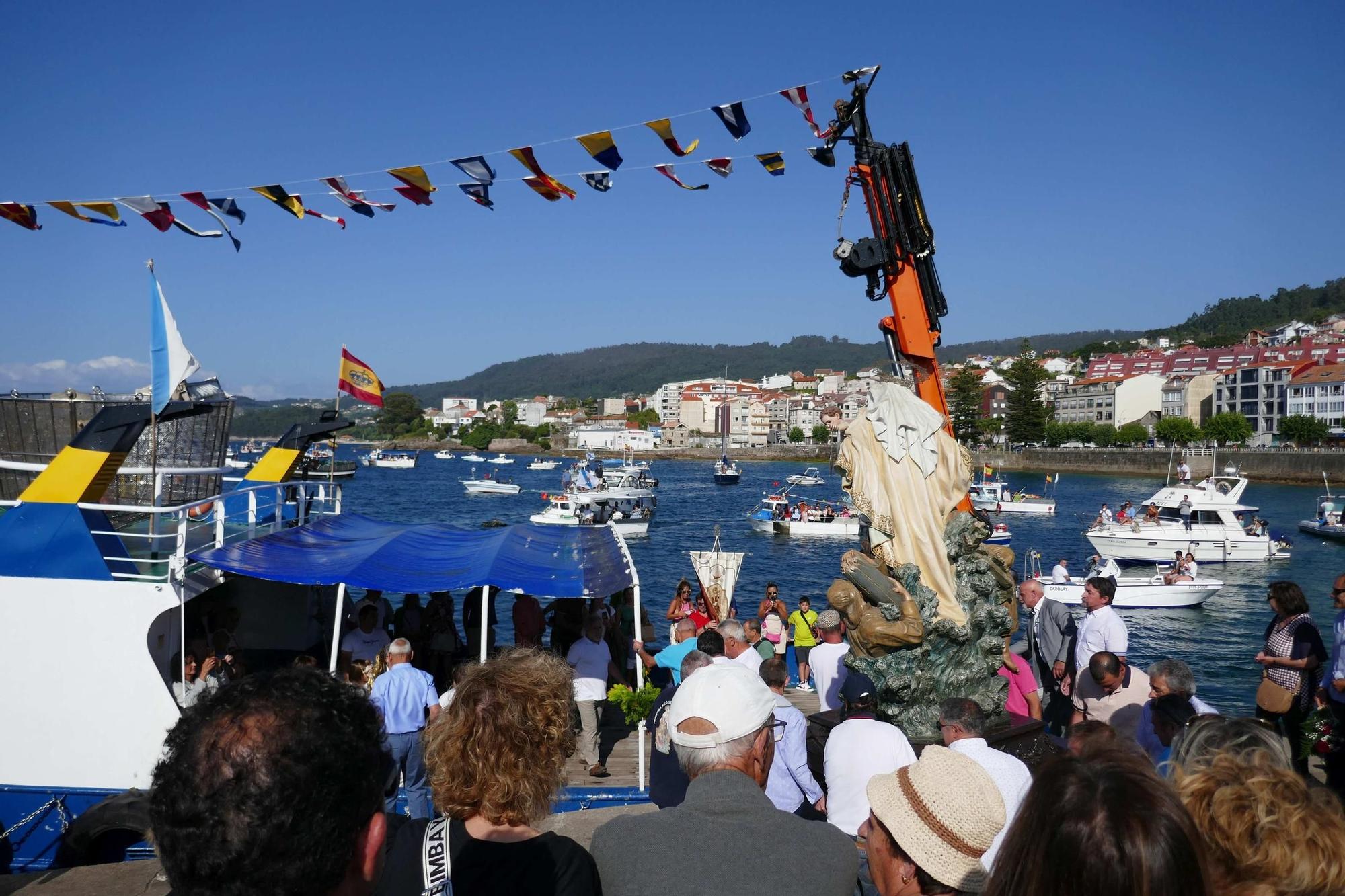 Bueu se echa a la mar por la Virgen del Carmen