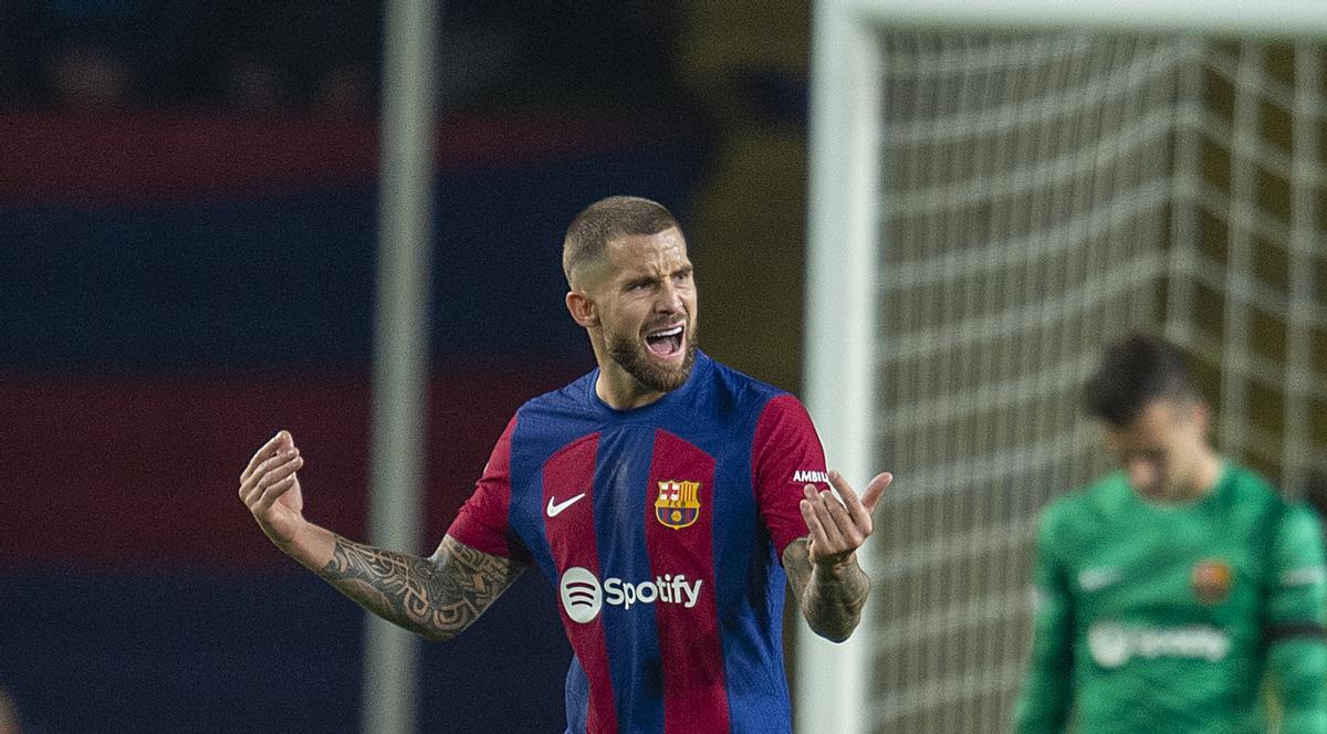 Iñigo Martínez entra en la enfermería con una lesión muscular