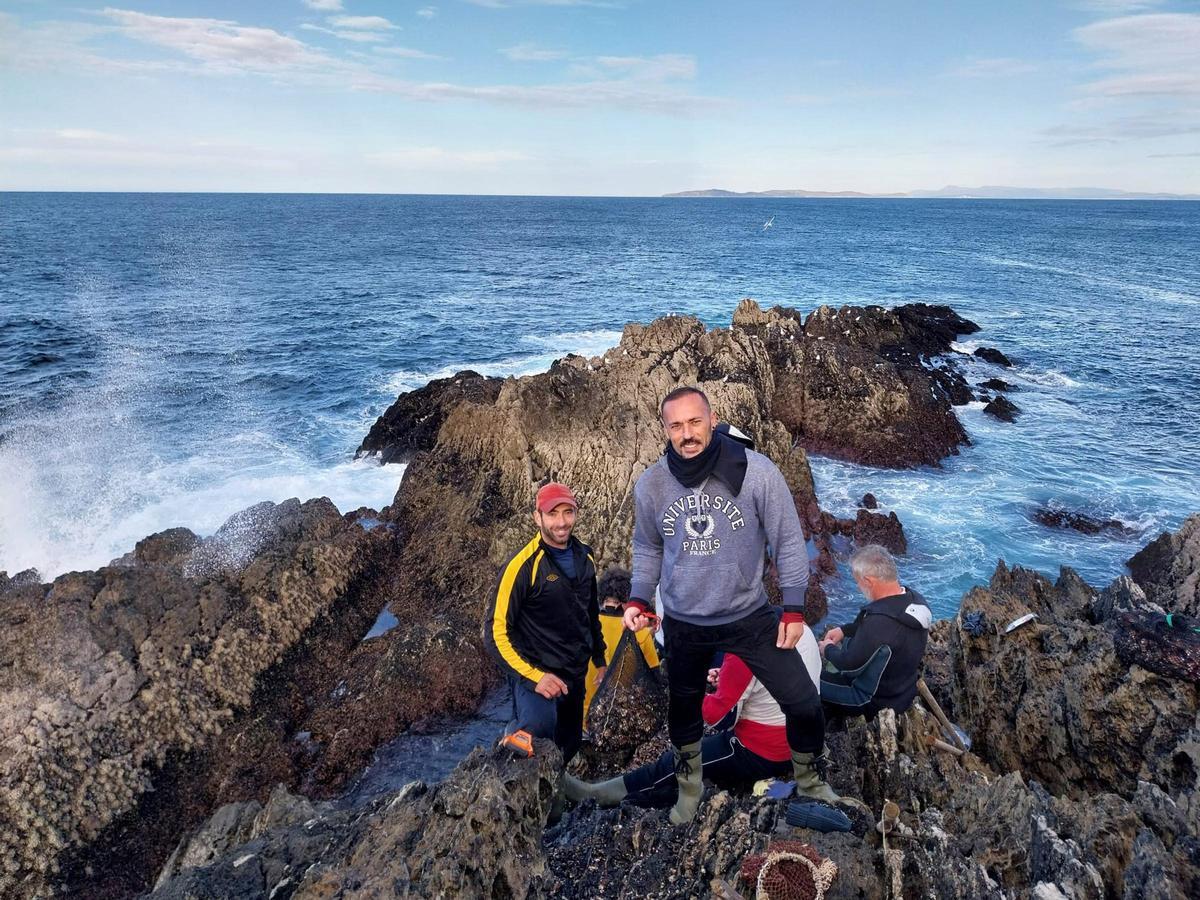 Los percebeiros de Cangas conquistan la Costa da Vela para sacar su ...