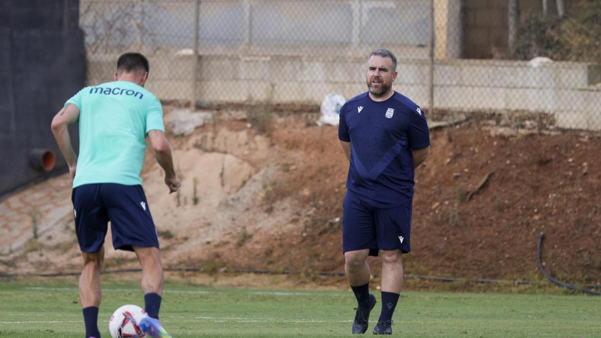 FC Cartagena: Las primeras pinceladas del Cartagena de Javi Rey ilusionan